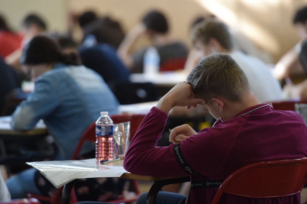 Comment faire la demande de bourse CROUS ? | Mes-Allocs.fr