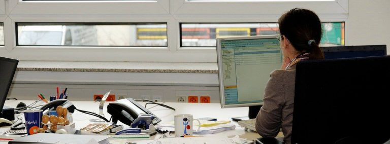 Formation pour devenir secrétaire : étude, métier, salaire, évolution