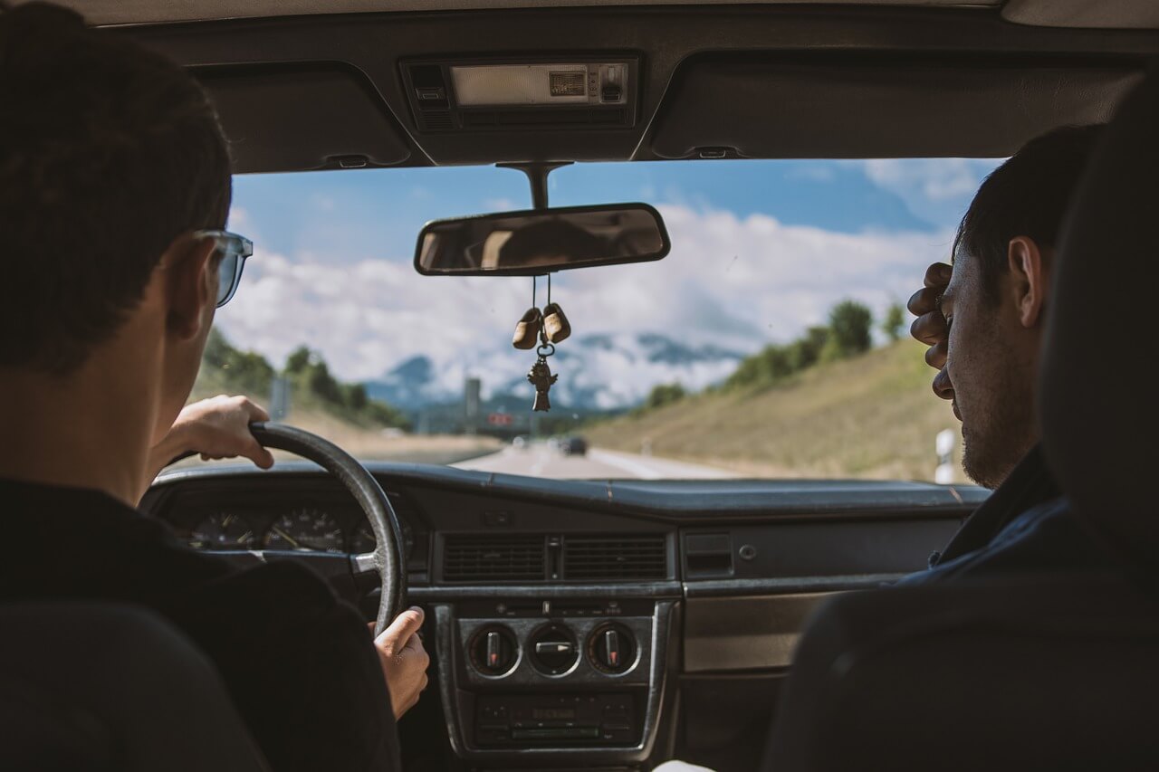 Changer d’auto-école avec le permis à 1 euro : est-ce possible